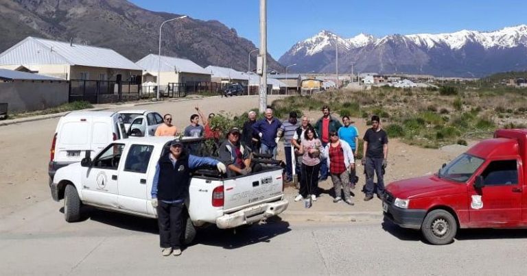 Rotary Club Nahuel Huapi plantó árboles en el 645 Viviendas | Diario El ...
