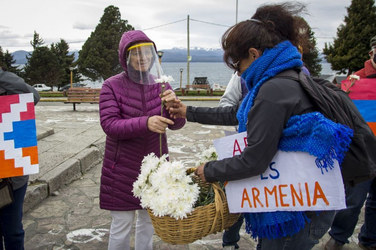 Los armenios expusieron su dolor y pidieron por la paz en el Cívico ...